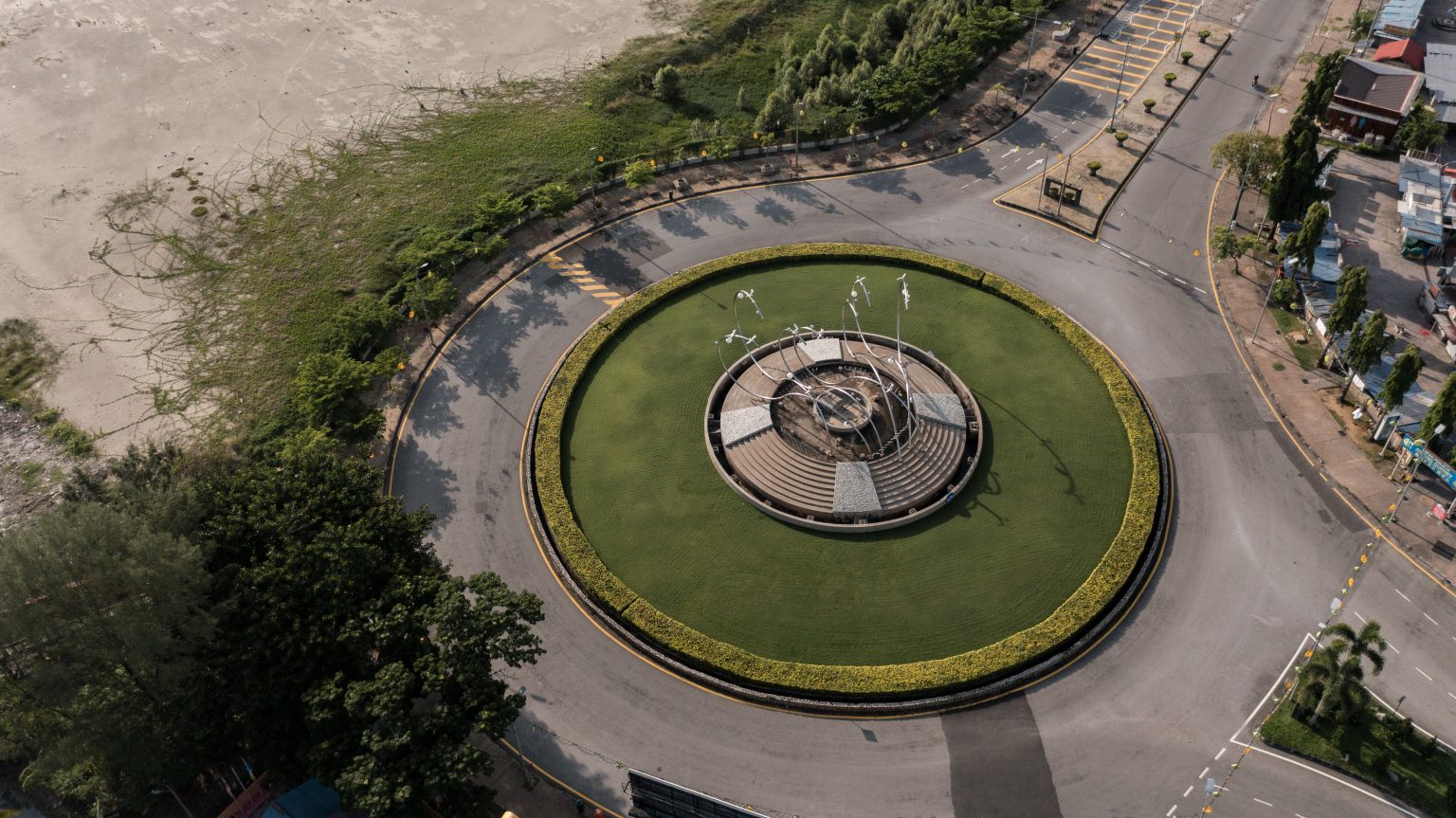GURNEY ROUNDABOUT – Landart